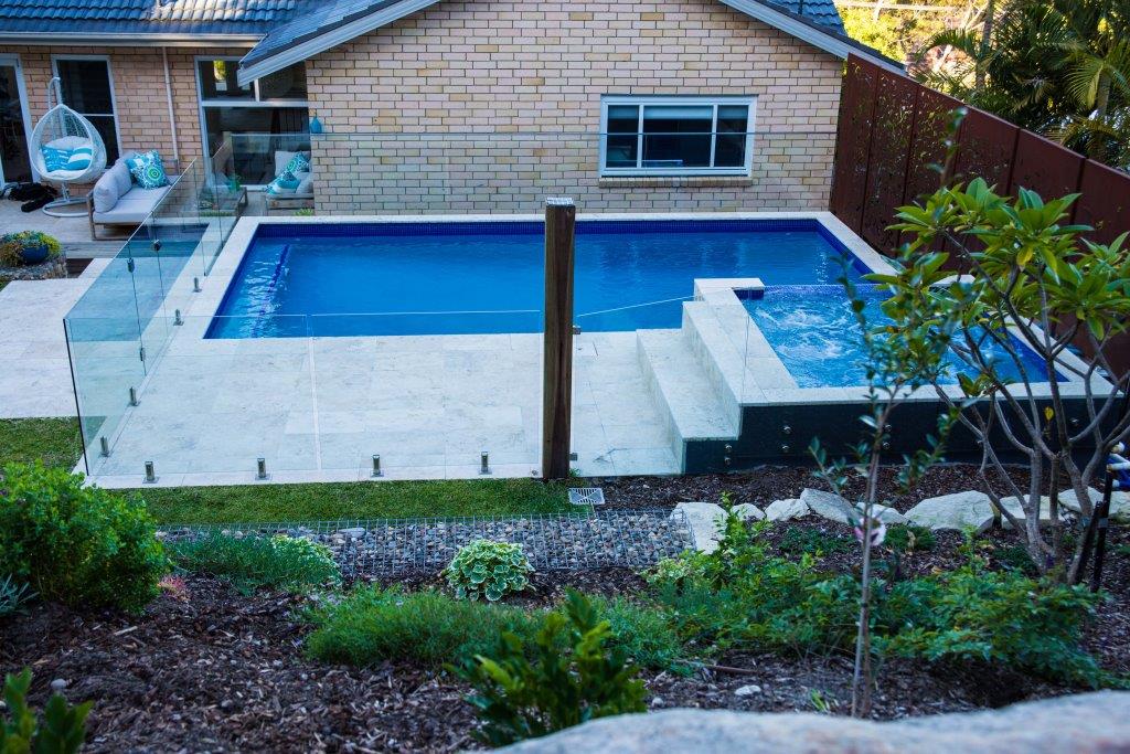 Rock Edge - Regal Pools & Landscapes